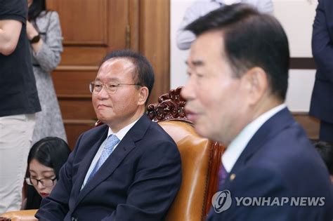 국회의장 발언 경청하는 윤재옥 원내대표 연합뉴스