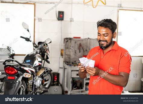 104 Imágenes De Men With Cout Imágenes Fotos Y Vectores De Stock