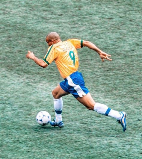 Pin De San Dro Em Foot Em 2020 Ronaldo Fenomeno Ronaldo Nike Futebol