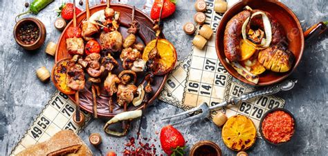 Shashlik 및 로또 보드 게임과 함께하는 여름 피크닉여름 음식 바베큐 고기와 로또 게임 사진 배경 및 무료 다운로드를위한