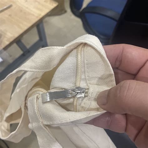 Plain Canvas And Canvas Bags Selected According To Each Color