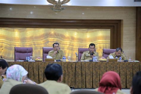 Dalam Rapat Evaluasi Sekda Bicara Tentang Rencana Penataan PKL