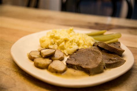 Virtas Jaučio Liežuvis Su Grybais Pagal žydišką Receptą Receptas Gyvenimas 15min Lt