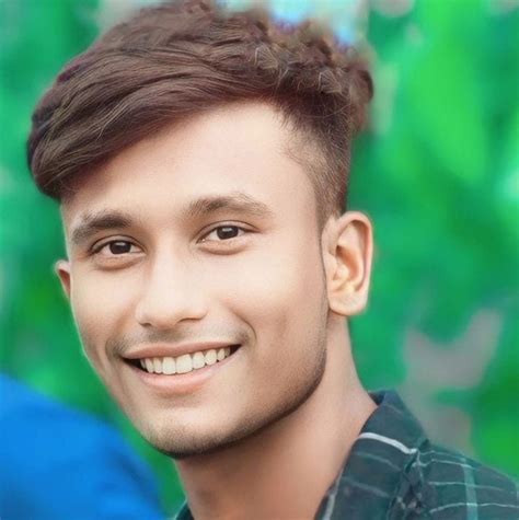 অনেক দিন পর যখন আবারও নতুন করে ট্রেন চলাচল করে😜 Foryouシ Comedy Funny