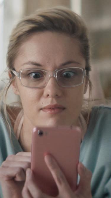 Essilor® Eyezen® Lenses Are Optimised Single Vision Lenses That Relax
