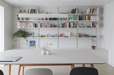 Home And Design에 있는 Hyejin Kim님의 핀 내부 인테리어 서재 겸 거실