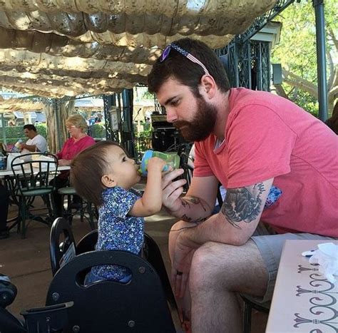 20 Pères De Famille Sexy à Disneyland On Craque