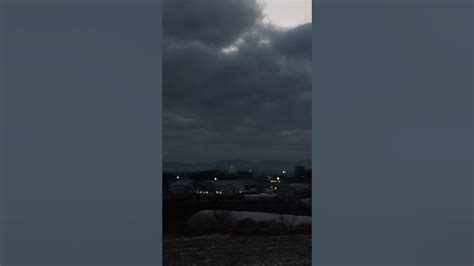 서산 먹구름 일출 산책 평소 예쁘게 주홍빛을 물든 하늘도 검은 구름이 오면 마음도 칙칙해진다 공포 Youtube