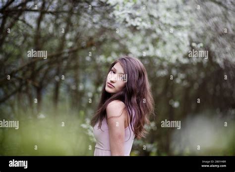 Fille Brune 16 Ans Banque De Photographies Et Dimages à Haute