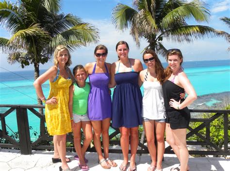 Peace Love And Gig Em Cancun Chicas