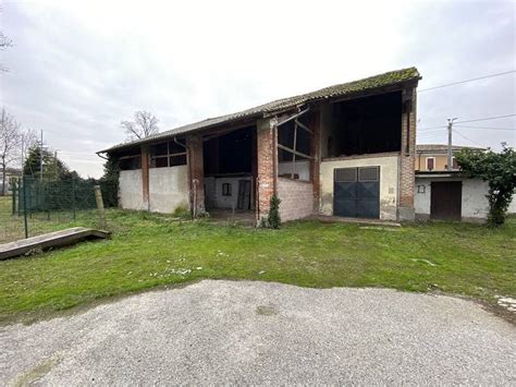 Vendita Terratetto Unifamiliare In Via Maggio Dovera Da Ristrutturare Con Balcone M