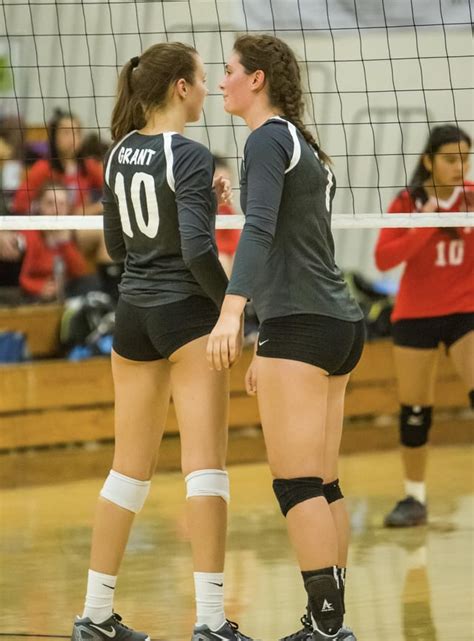 College Volleyball Girls Rbarelegs