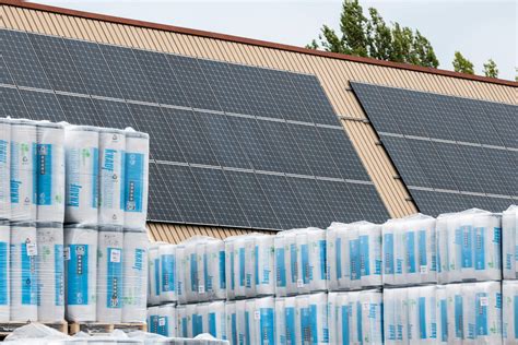 Mise en place de panneaux photovoltaïques sur les sites de production Observatoire Industrie
