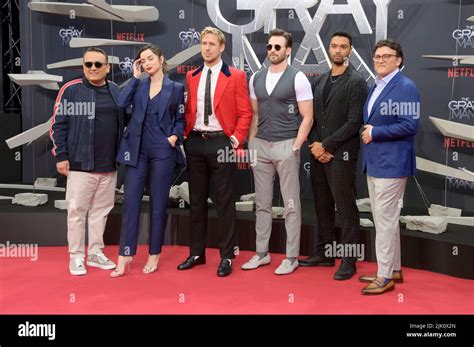 Joe Russo Ana De Armas Ryan Gosling Chris Evans Rege Jean Page And