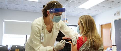 Students Volunteer To Administer Covid 19 Vaccinations To Health Care