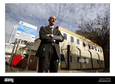 Dr Saul Berkovitz Homeopath At Gt Portland St Hospital Pic David Sandison 18 3 2005 Stock