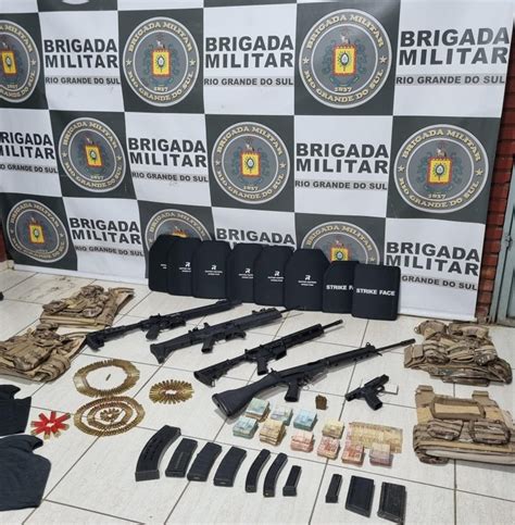 Após perseguição polícia apreende fuzis e coletes balísticos em