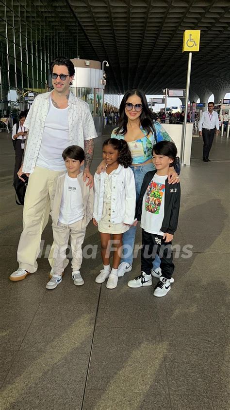Sunny Leone And Daniel Weber Snapped At The Airport Photo
