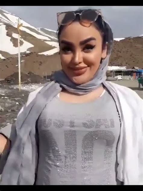 رقص شاد دختران ایرانی در خیابان Youtube