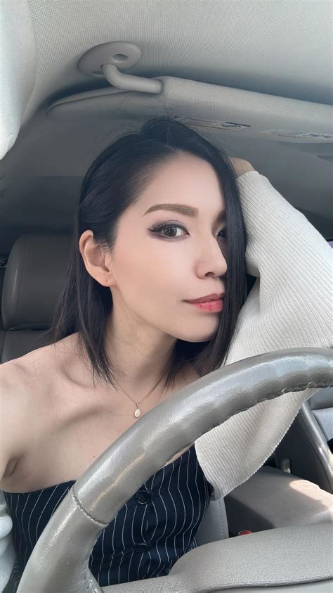 1週間くらい前の写真ですが、mv撮影後の自撮り。 晴れている日の車内は盛れる！