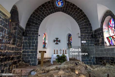 Iglesia Interior De La Primacía De Pedro Tabgha Mar De Galilea Foto De