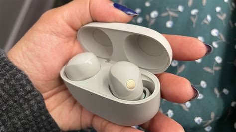 Sony Wf 1000xm5 Vs Apple Airpods Pro 2 Which Premium Earbuds Are