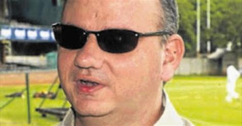 Commentator May Be Blind But Hes Batty Over Cricket