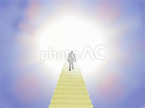 光へ向かって歩く No 2270078｜写真素材なら「写真ac」無料（フリー）ダウンロードok