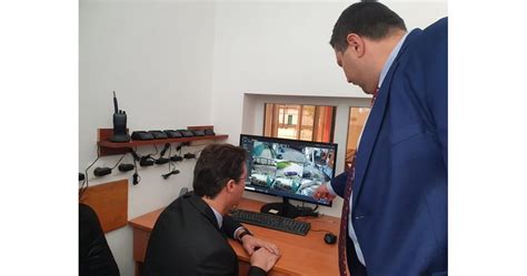 Министър Зарков влезе на проверка в Плевенския затвор