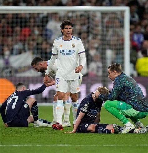 Entreteniendo A Los Paletos Fans Del Real Madrid