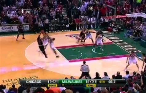 Video Derrick Rose Makes A Crazy Buzzer Beater To Beat The Bucks Complex