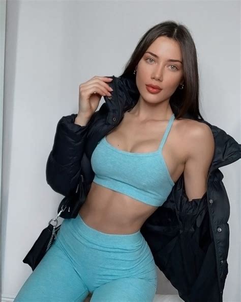 Instagram Crush Georgina Mazzeo 32 Photos Womens Workout Outfits