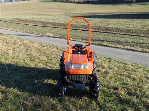 Kubota Traktor XB mit Allradantrieb Anbaugeräte optional SB Agrar und Forsttechnik GmbH