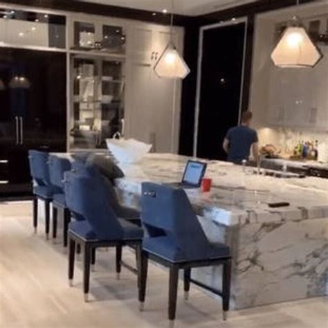 Inside Drakes Jaw Dropping 100 Million Toronto Mansion Realestate