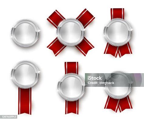 수상 메달 3d 사실적인 벡터 컬러 일러스트 세트 보상 빨간 리본은 은메달 인증 된 제품 품질 배지 빨간색 리본 엠블럼 우승자 트로피 격리된 디자인 요소 집합입니다 1위에