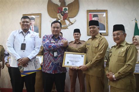 Pemkab Rejang Lebong Raih Penghargaan Layanan Publik Terbaik Dari Ombudsman RI