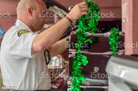성 패 트 릭의 퍼레이드 3 월 2018에 라스 베 Olas 대로 포트 Laderdale 드럼을 장식 St Patricks
