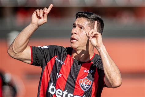 Jornal Correio Na estreia do Barradão em 2024 torcida embala e