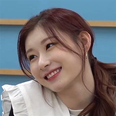 Pin By Le On Chaery Itzy Girl Kpop Girls