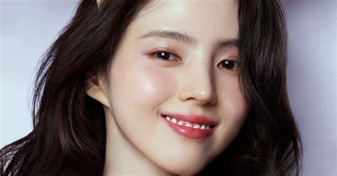 꽁꽁 얼어붙은 한강 위로 한소희가 걸어다닙니다[화보]