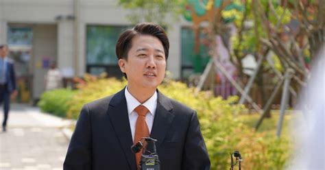 이준석 ‘젓가락 발언 논란에 “자극 아닌 검증…정말 성범죄자 누구냐”