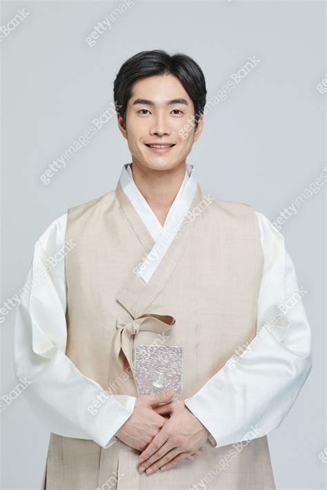 한복 전통문화 설 명절 한국문화 명절 한국문화 추석 명절 전통의상 옷 예절 예절 컨셉 이미지 Jv11958785 게티이미지뱅크