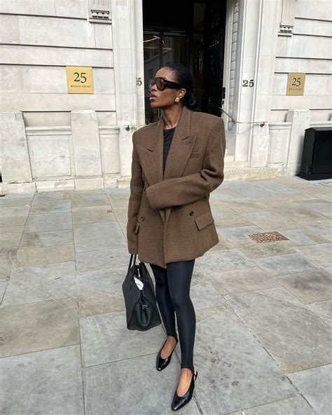 5 Spring Leggings Outfits That Are Equal Parts Chic And Comfortable