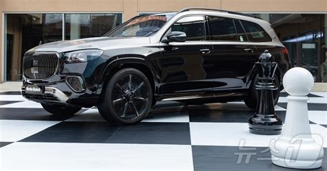 블랙·실버 조합한 마이바흐 Gls 600 마누팍투어 나이트 시리즈