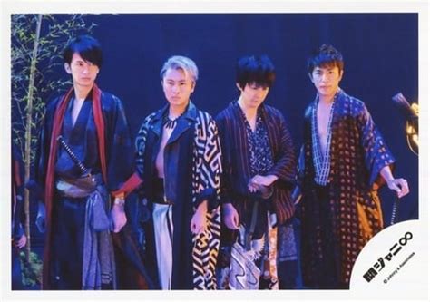 関ジャニ∞集合4人横型・膝上・衣装黒白赤・刀・着物・渋谷目線下・木・背景青『noroshi』pv＆ジャケ写撮影＆『black