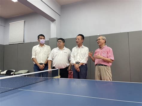 蔡易餘 家己人 昨天易餘陪同遠流出版社創辦人 王榮文