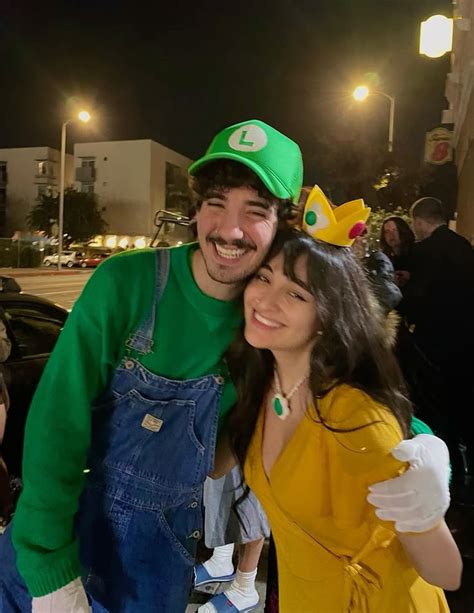Luigi And Princess Daisy Couples Costume Cute Couple Halloween Costumes Couples Costumes