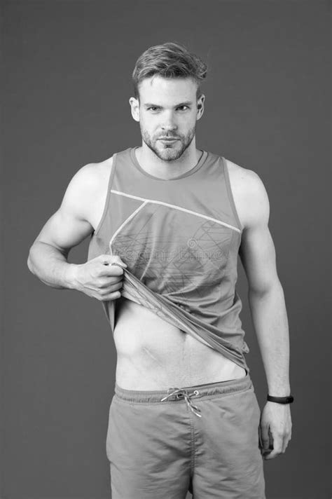 Las Cicatrices Adornan Al Hombre Sin Afeitar Hermoso Del Individuo Con