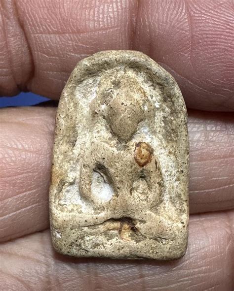 พระกำแพงซุ้มกอ กรุฝั่งเมือง Ennxo