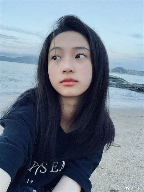 𝚅𝚎𝚛𝚜𝚒 𝚃𝚛𝚒𝚗𝚒𝚣𝚎𝚛𝚜 • Gaya Rambut Retro Gaya Rambut Gadis Cantik